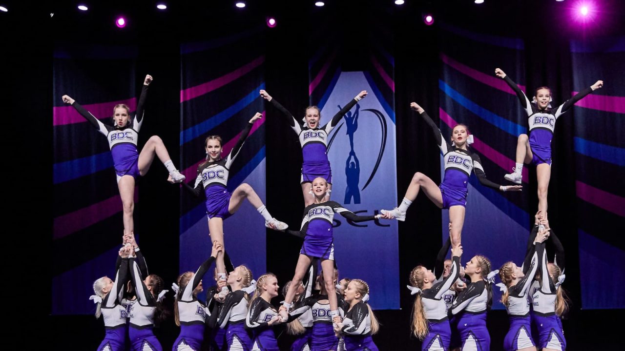 BLACK DIAMOND CHEERLEADERS - Gutz
